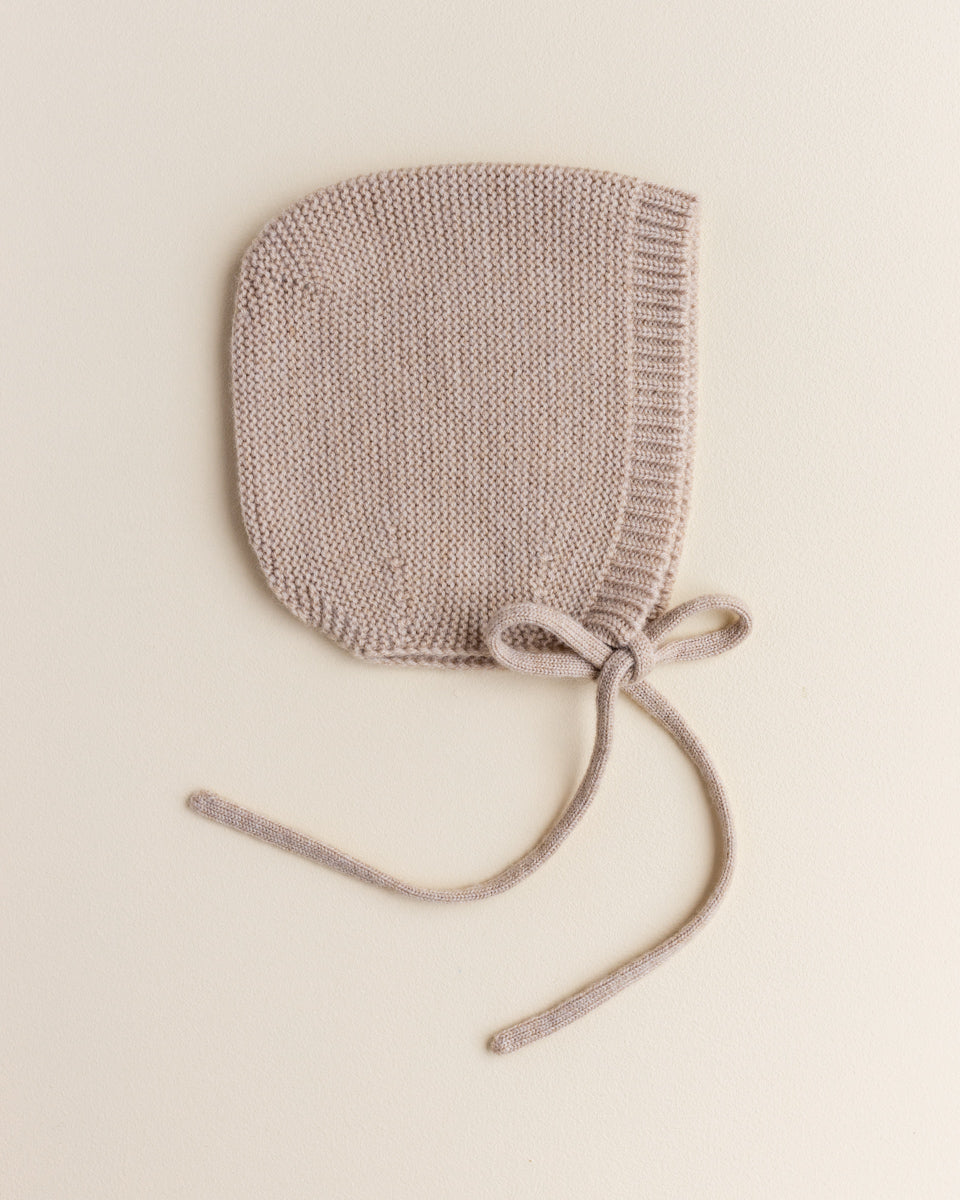 Hvid - Bonnet Dolly (Sand) – Hello Little Crew